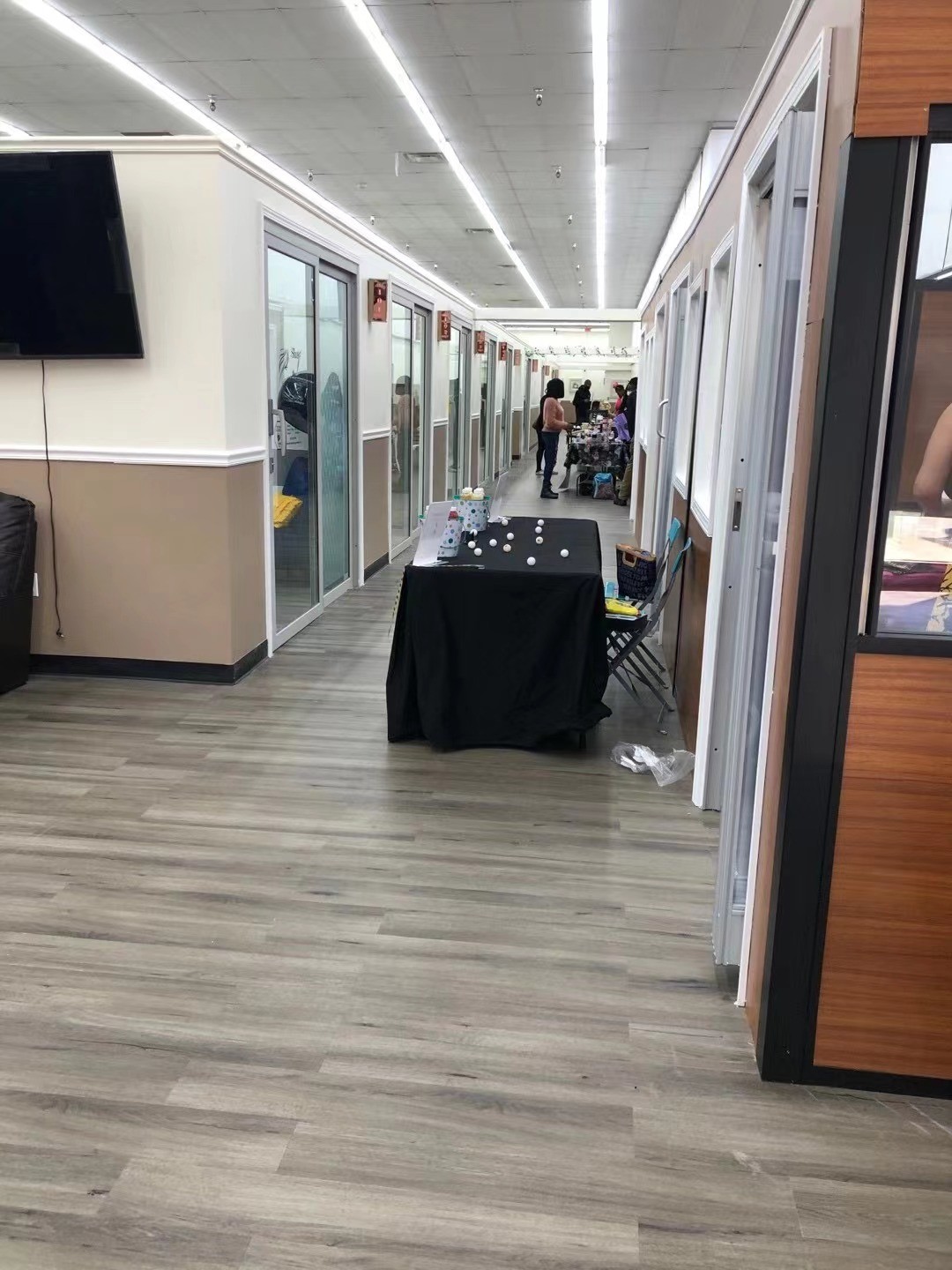 American beauty salon hanging rail door